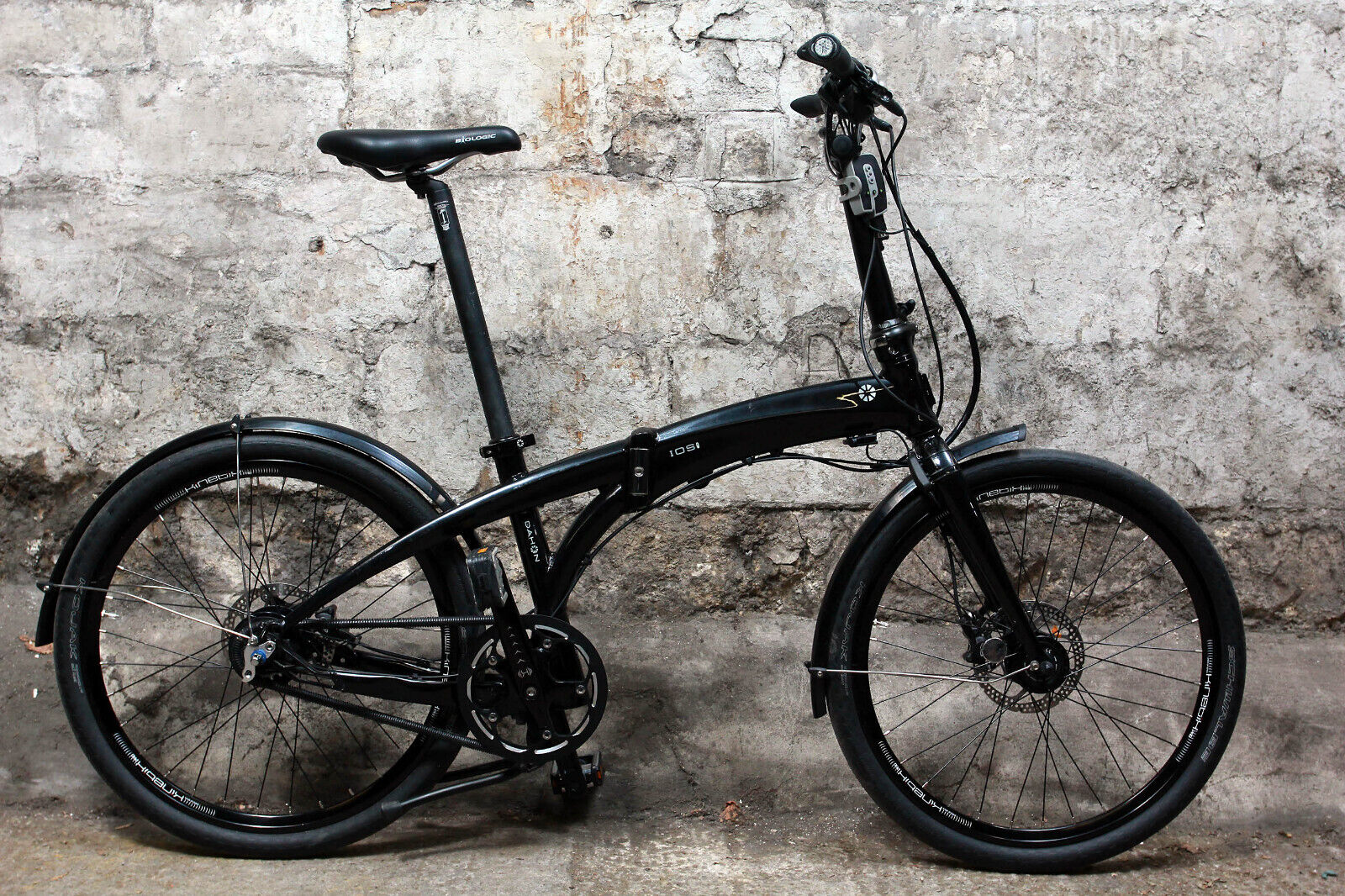 Dahon IOS XL - 8-speed (hub) Aluminium Folding Bike with larger 24" wh ...